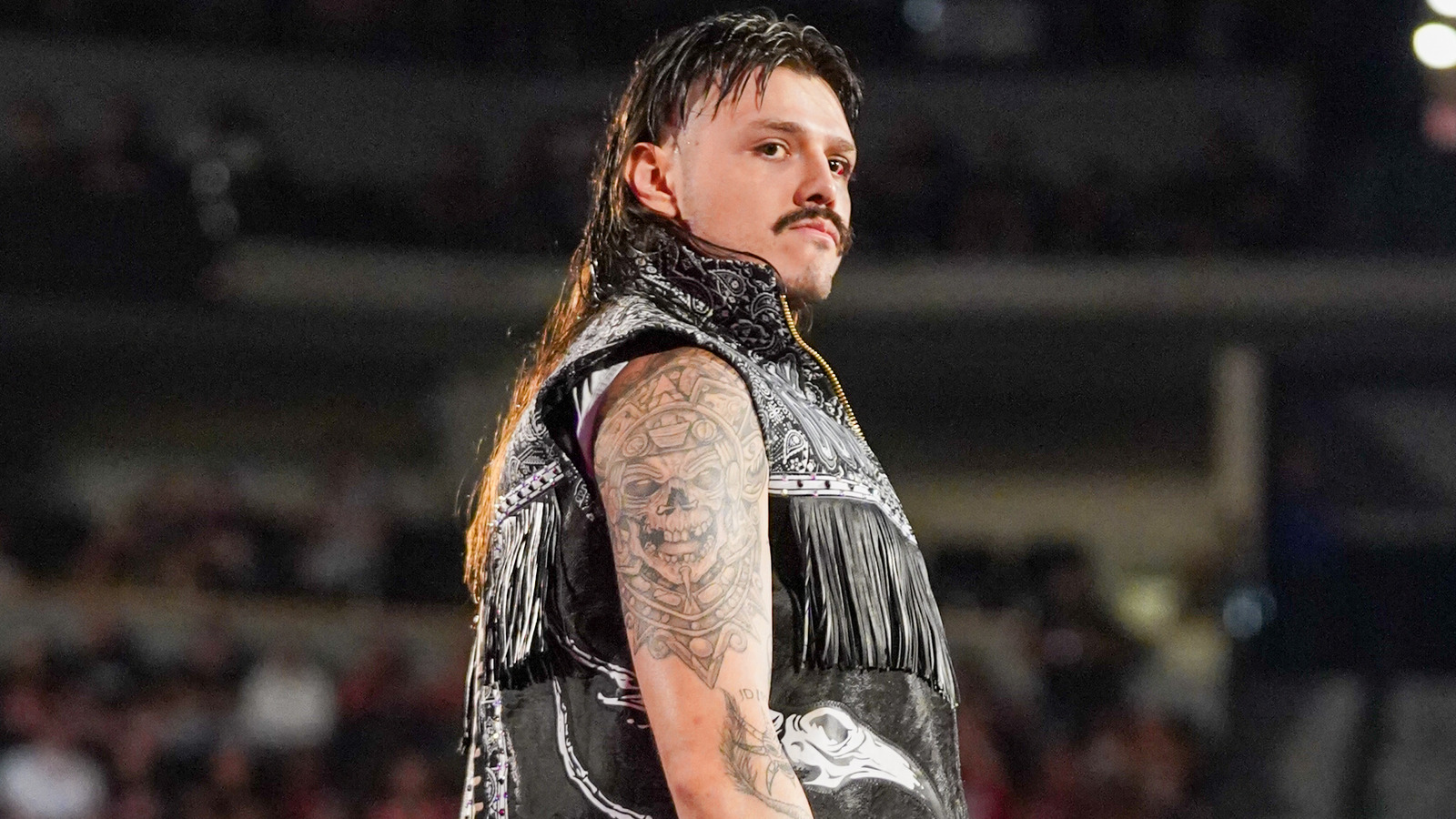 Dominik Mysterio estrena nuevo merchandising de la WWE con un toque de ...