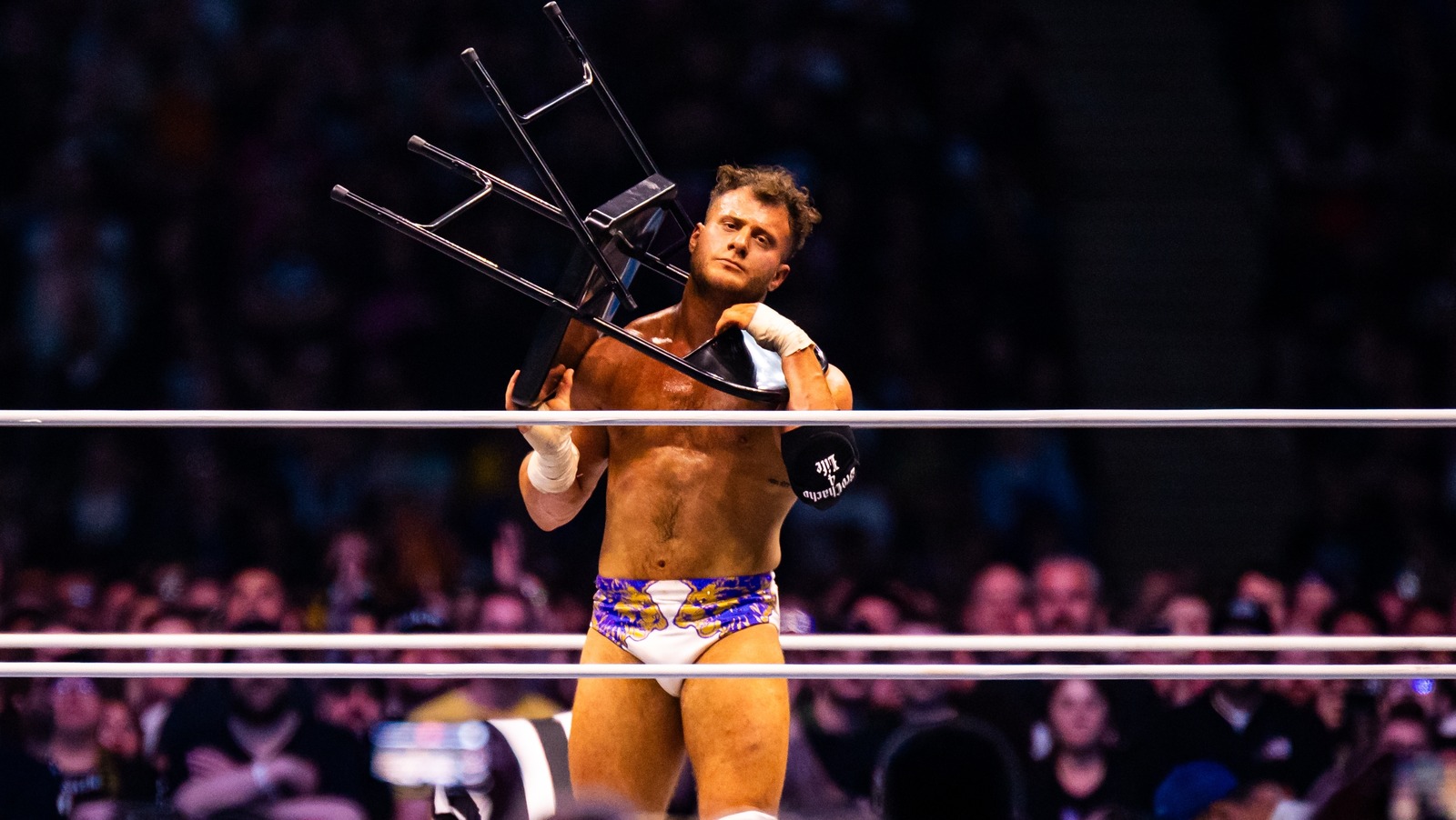 MJF vence a Roderick Strong y saca a Adam Cole con un ataque posterior al partido a toda velocidad