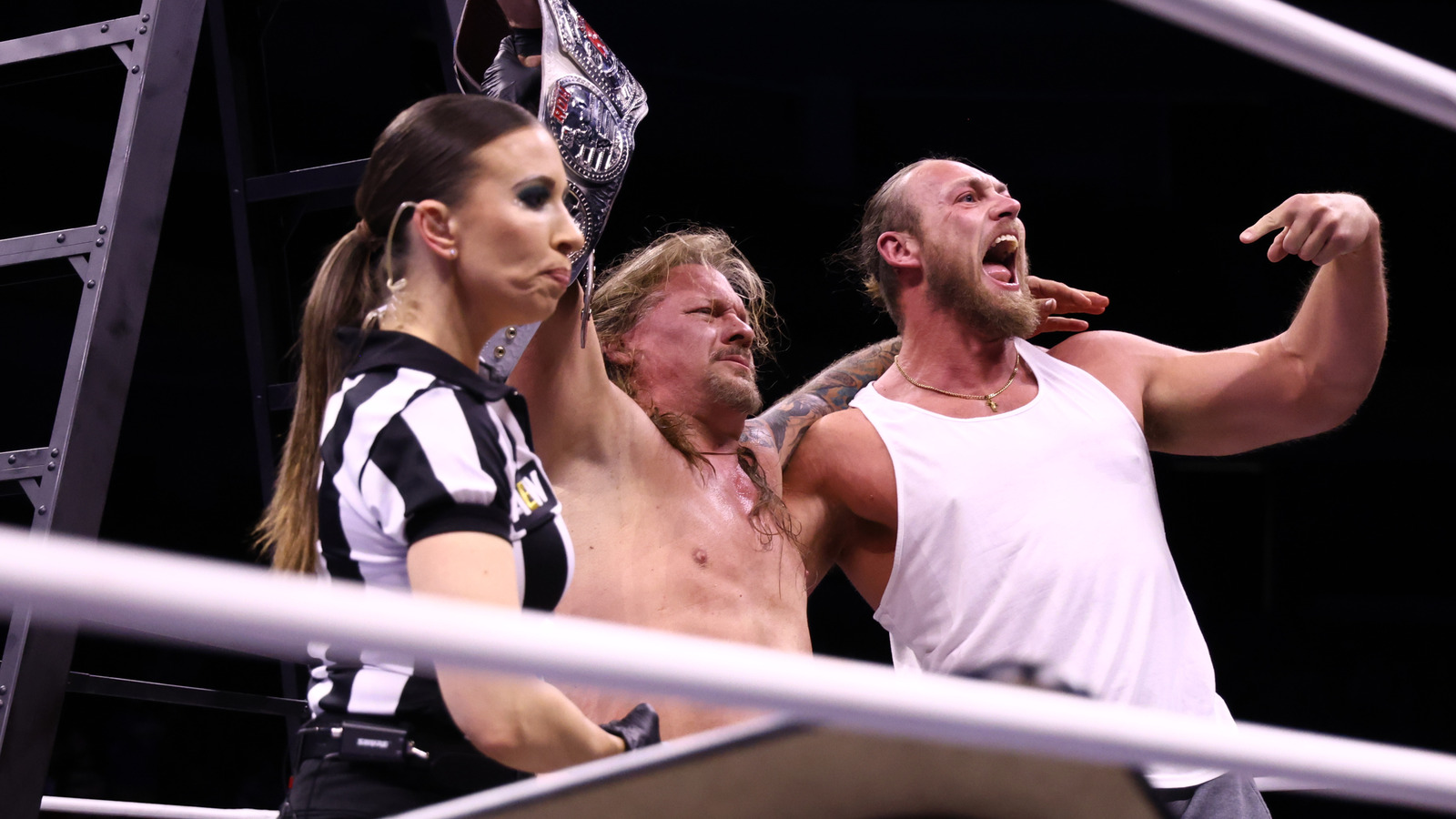 Matt Hardy se dirige a Chris Jericho de AEW ganando el título mundial ...