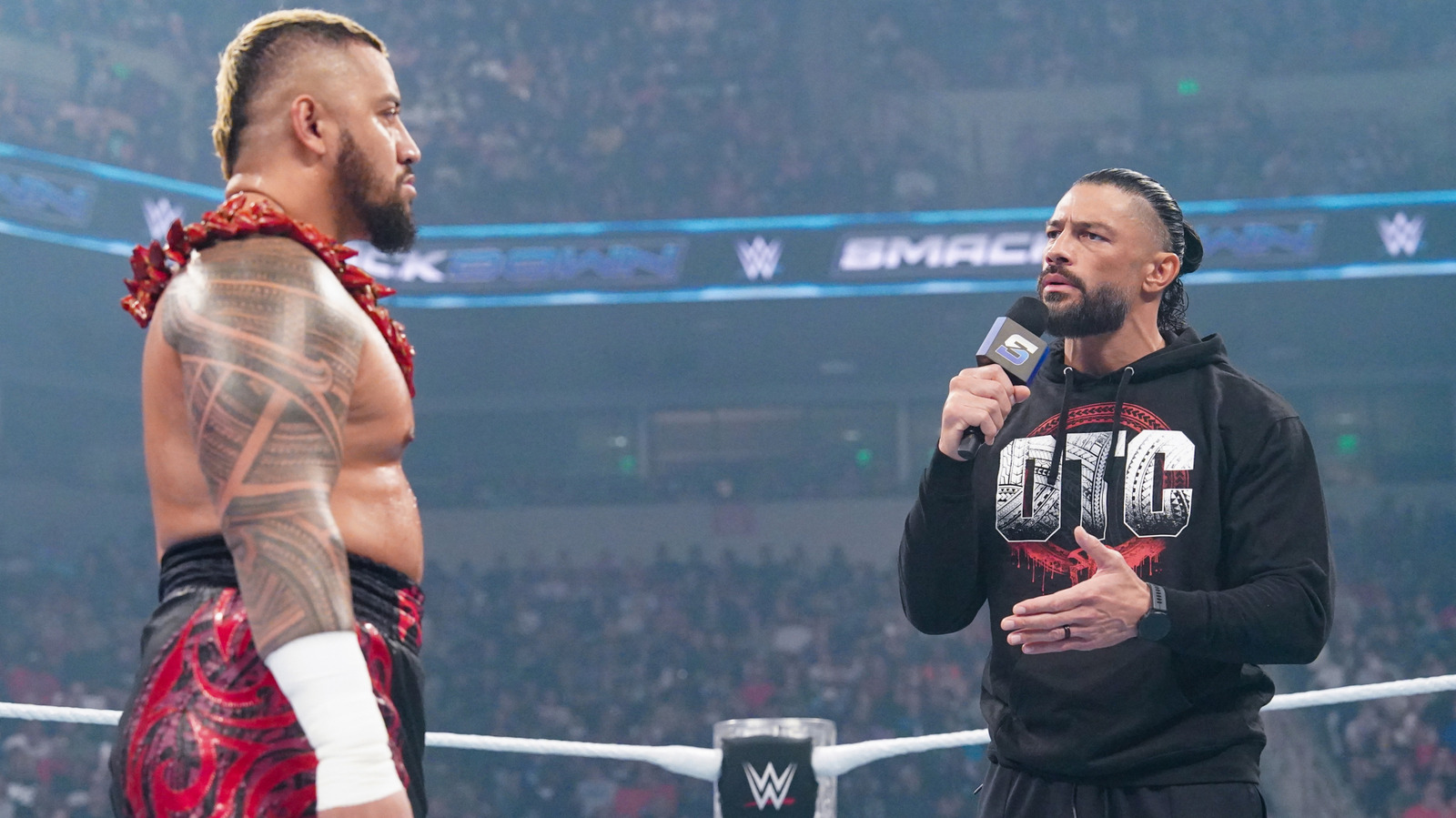 Combate tribal entre Roman Reigns y el oficial de Solo Sikoa para el debut de WWE Raw Netflix