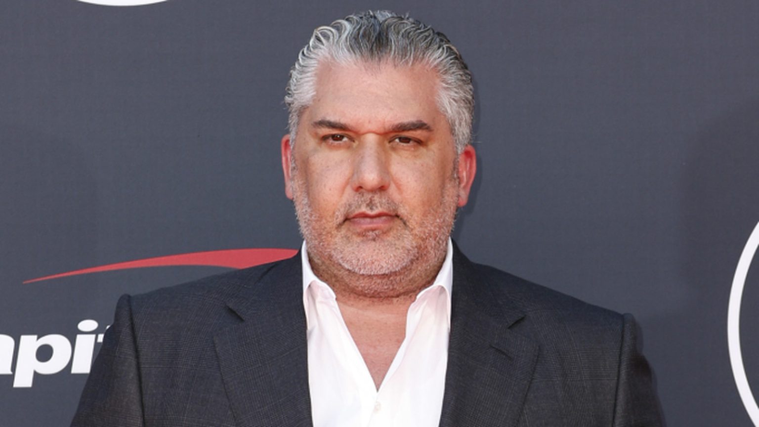 Nick Khan dice que WWE Raw seguirá siendo "familiar" después de mudarse ...