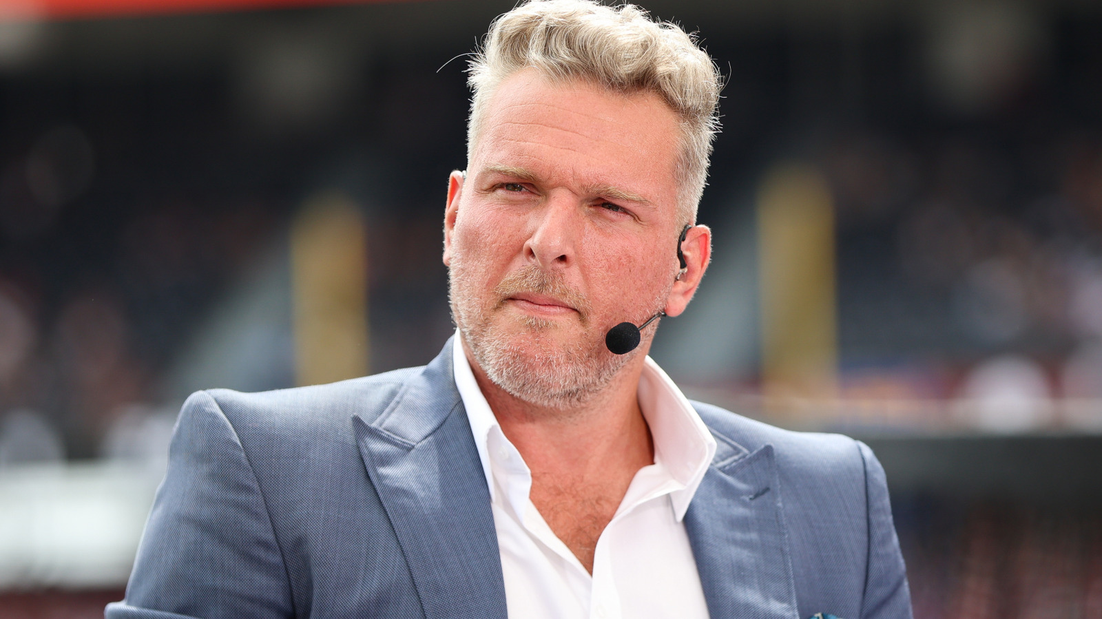 Pat McAfee se reunirá con Michael Cole en la mesa de anuncios de WWE ...
