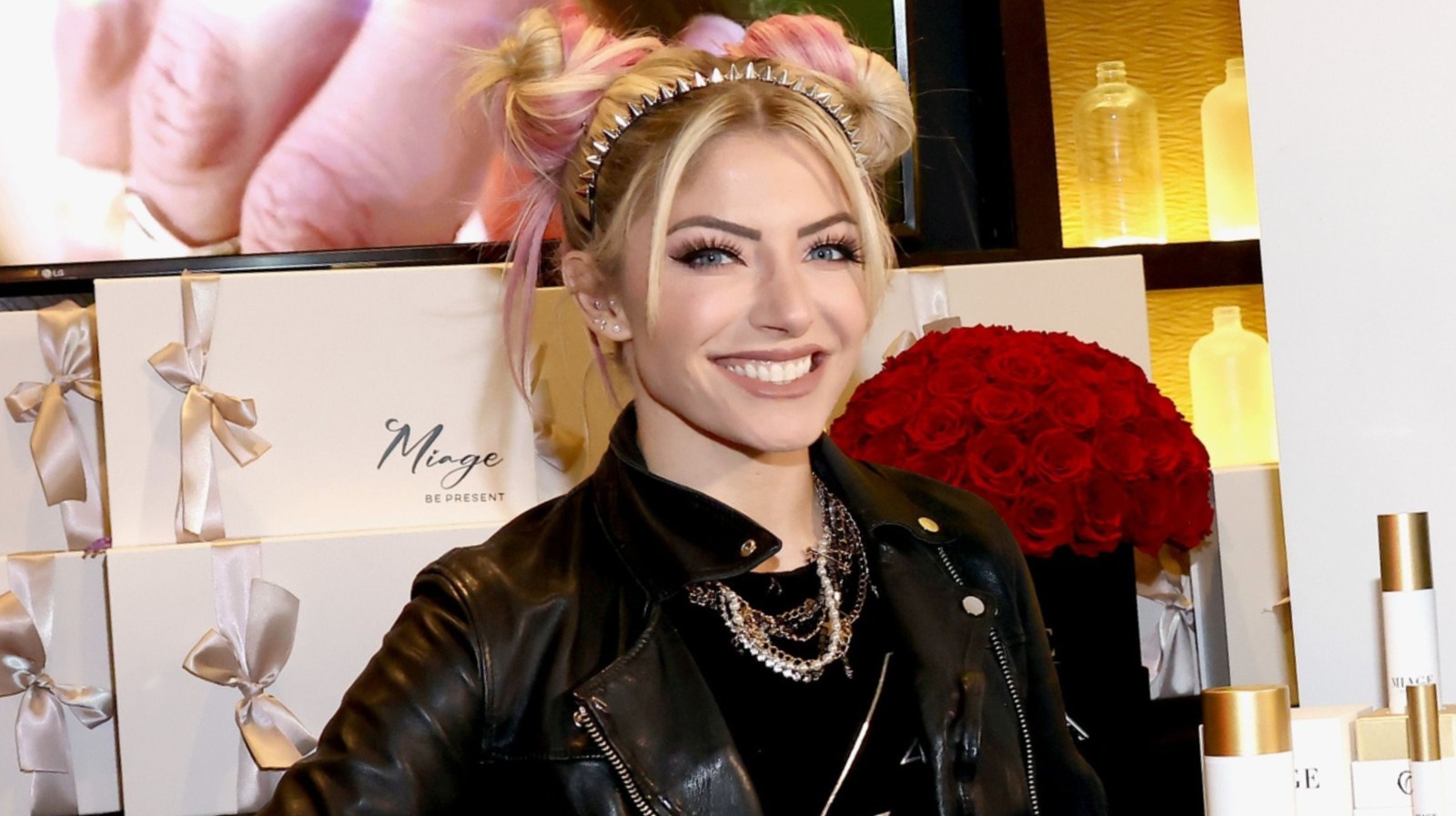 Alexa Bliss firma con la Agencia de Talentos de Hollywood que también ...