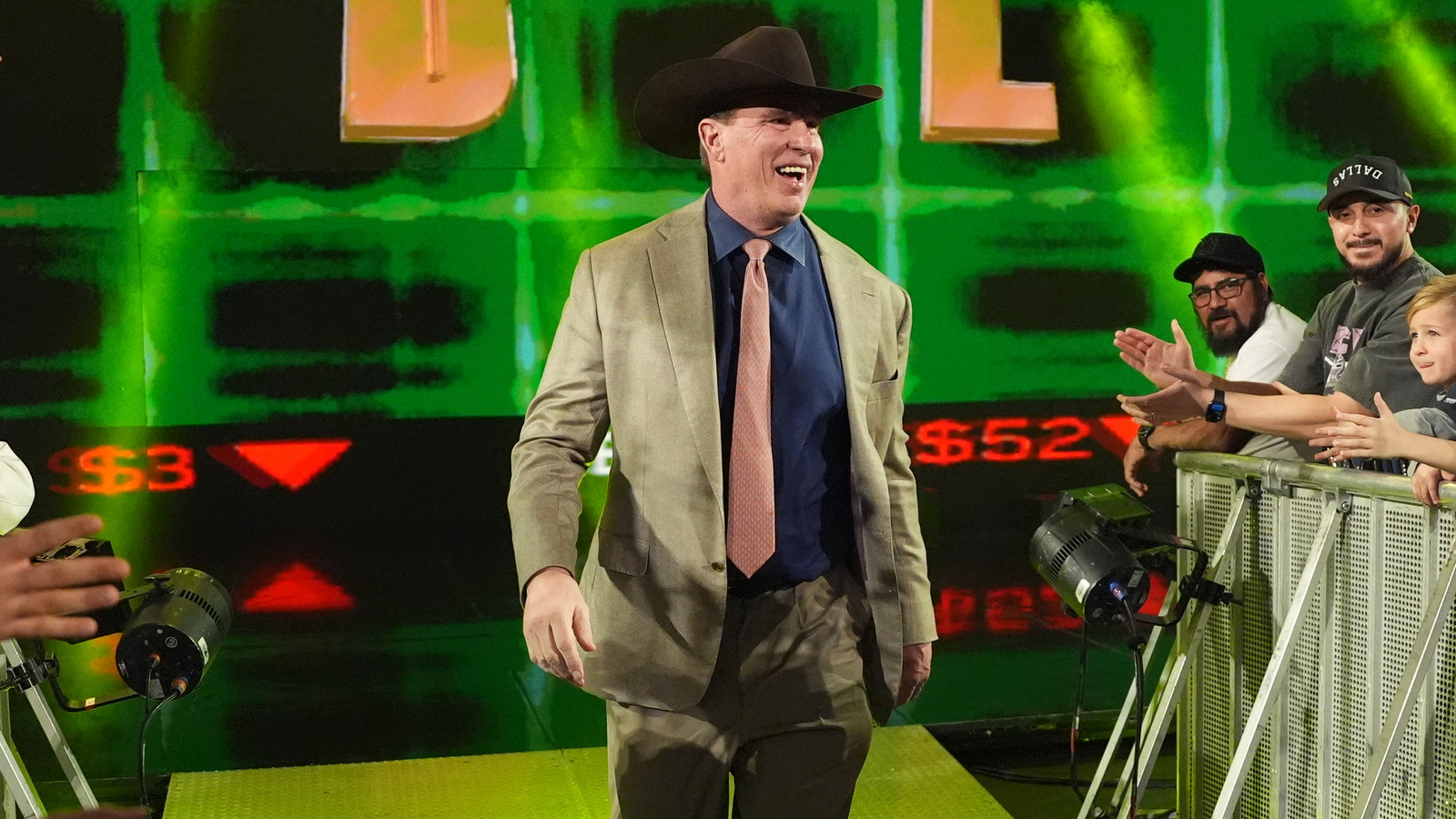 WWE Hall of Famer JBL recuerda la atmósfera detrás del escenario ...