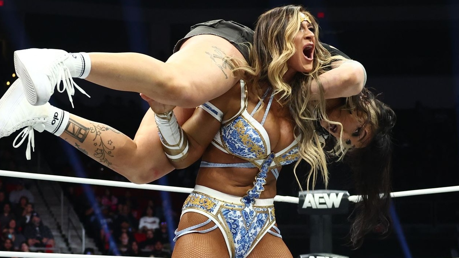 Megan Bayne Pins Toni Storm en AEW Dynamite Tag Team Evento principal por delante de Dynasty