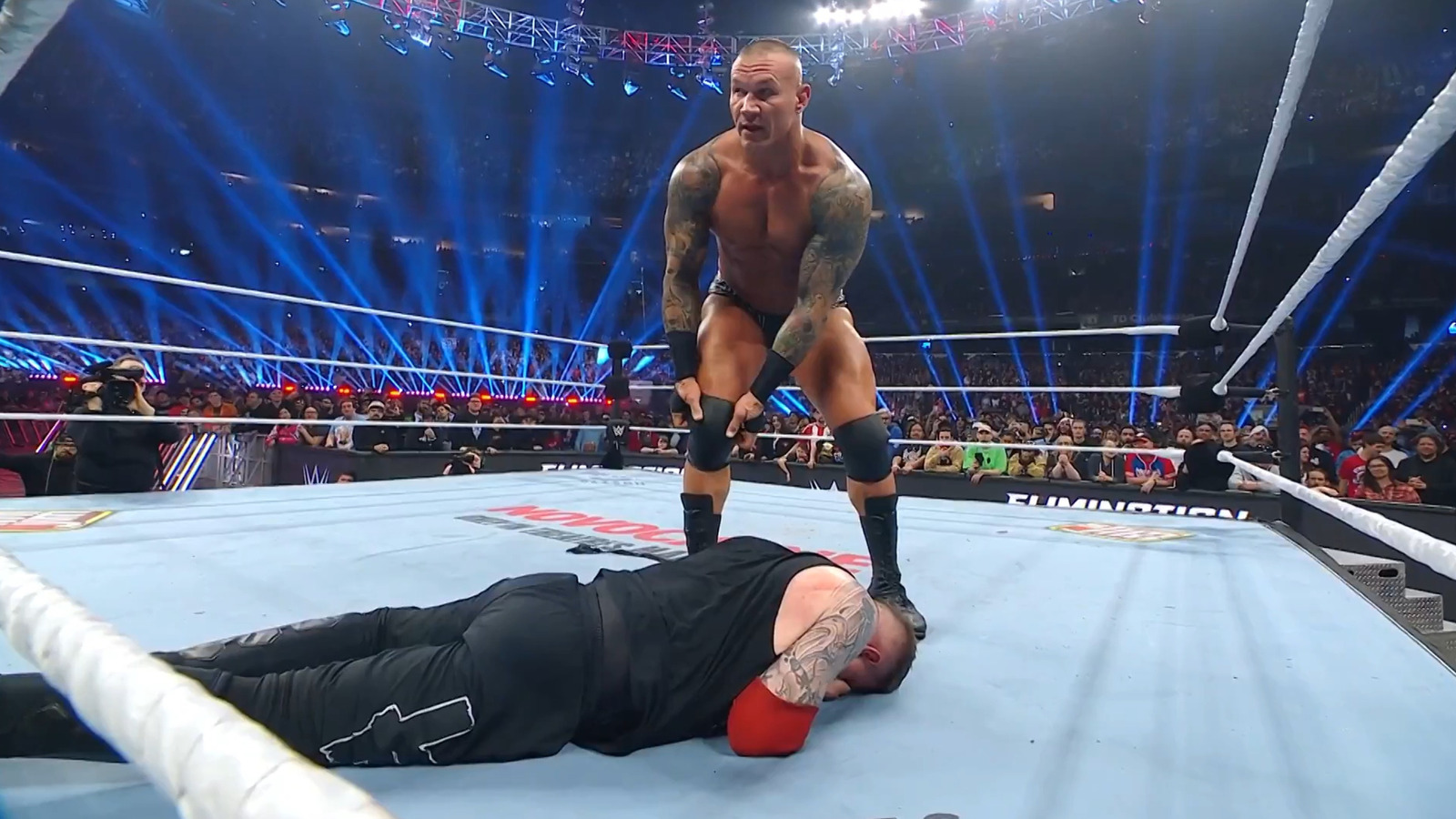 Randy Orton regresa, ataca a Kevin Owens después de un brutal partido ...