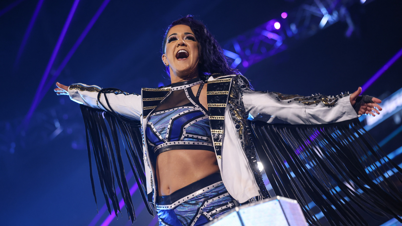 Bayley revela la longitud de su acuerdo de la WWE, dice que está en el ...