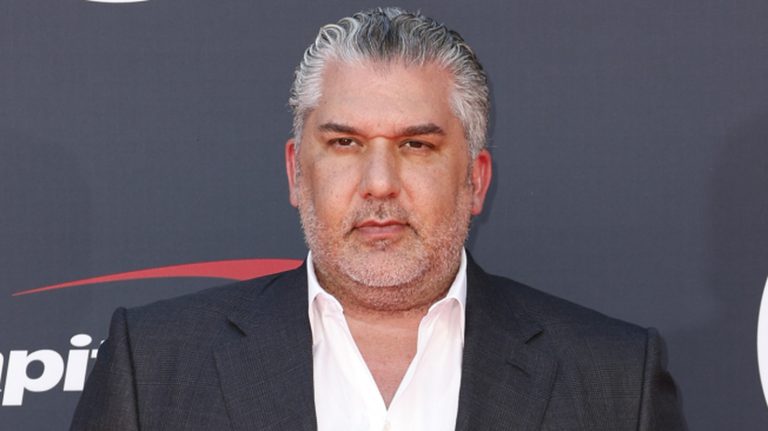 Triple H revela que el presidente de la WWE de décadas, Nick Khan ...