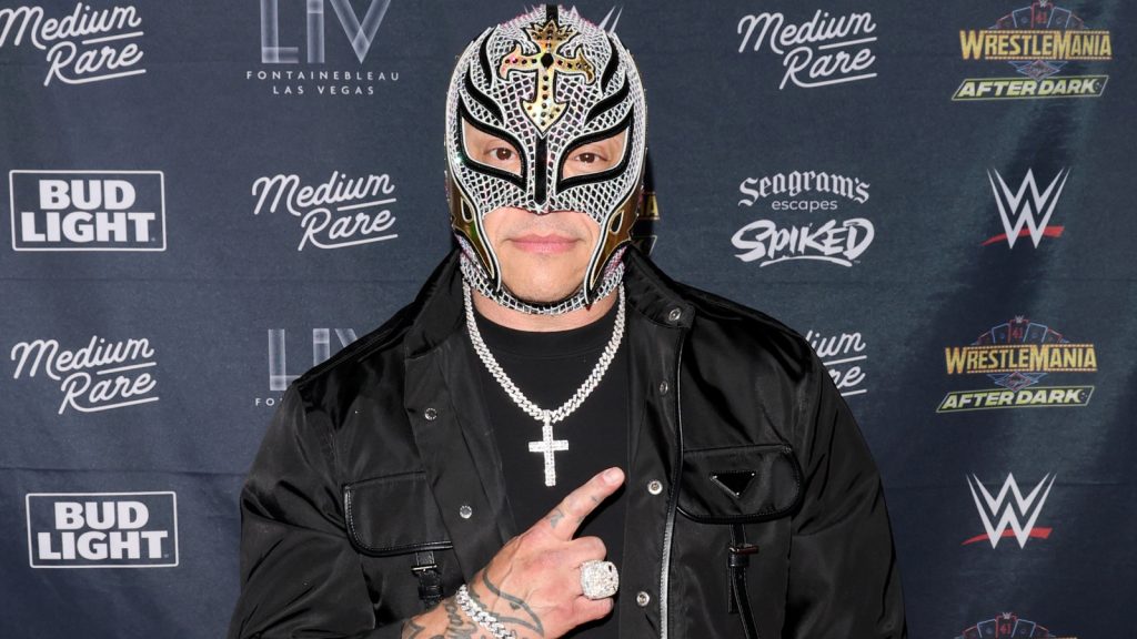 WWE llama a Rey Mysterio 'Decisión de tiempo de juego' para ...