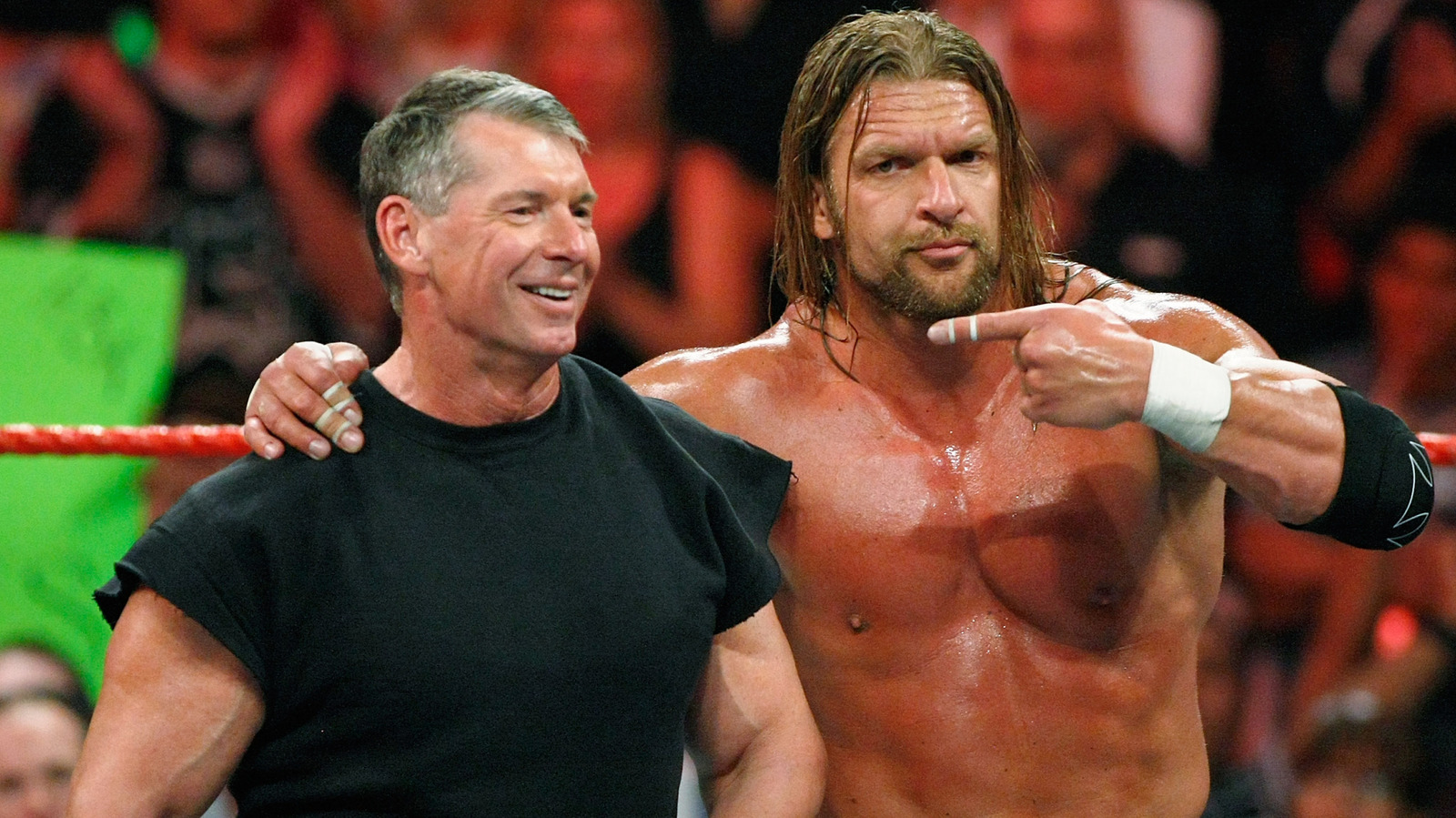 El miembro del Salón de la Fama de la WWE Kevin Nash contrasta los estilos de liderazgo de ...