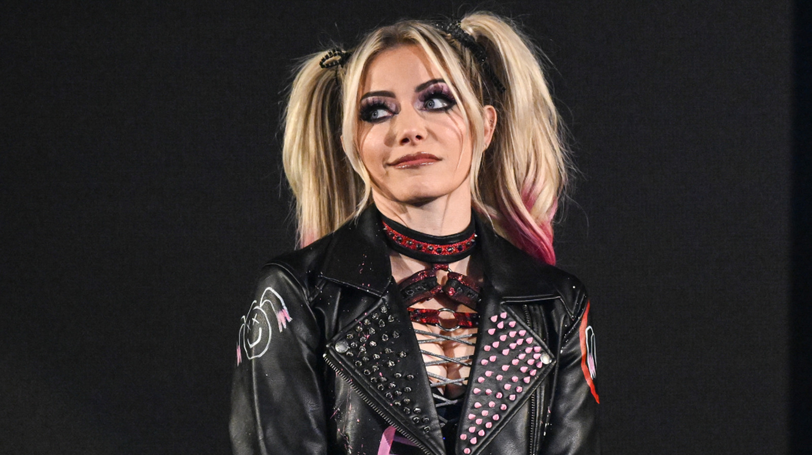 Alexa Bliss Pins Chelsea Green, califica para el partido de escalera ...