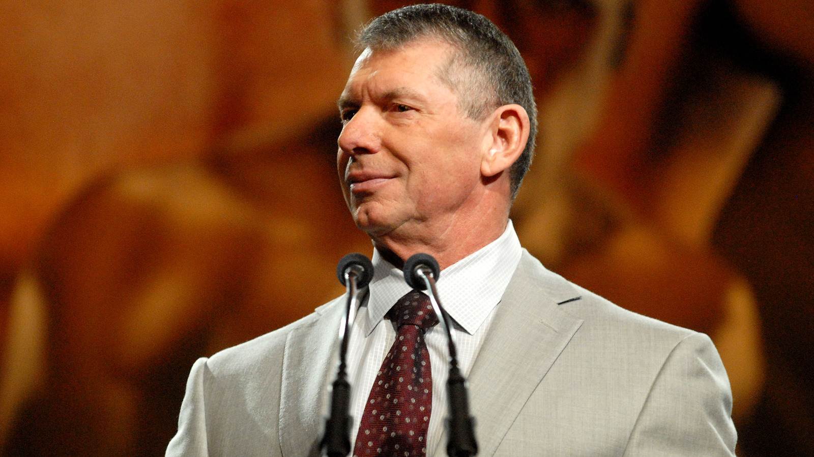 El médico de Vince McMahon presenta una demanda contra el abogado de Janel Grant