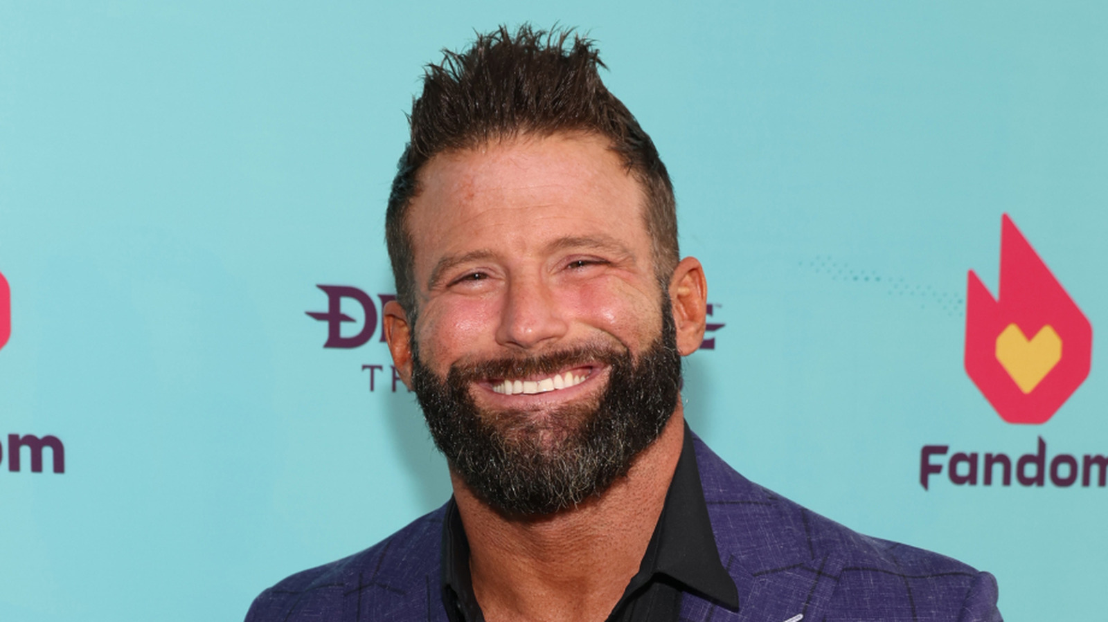 El problema de mapache lleva a Matt Cardona a buscar la ayuda de control de plagas de la ex ...