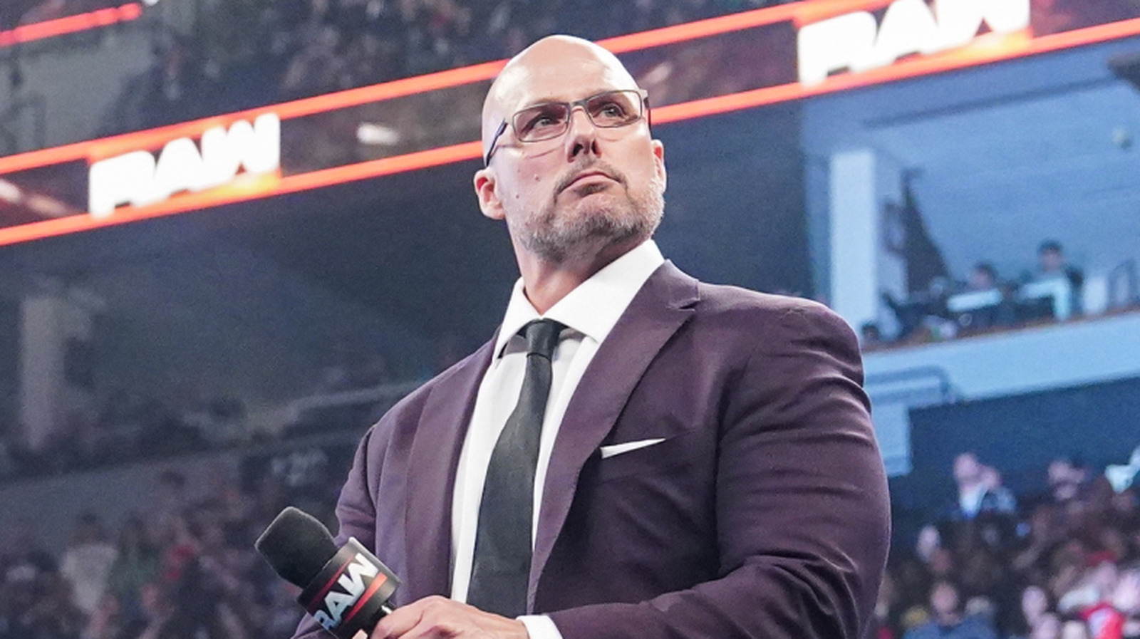 Adam Pearce hace un gran anuncio de SummerSlam 2025 en el segmento de apertura de WWE RAW