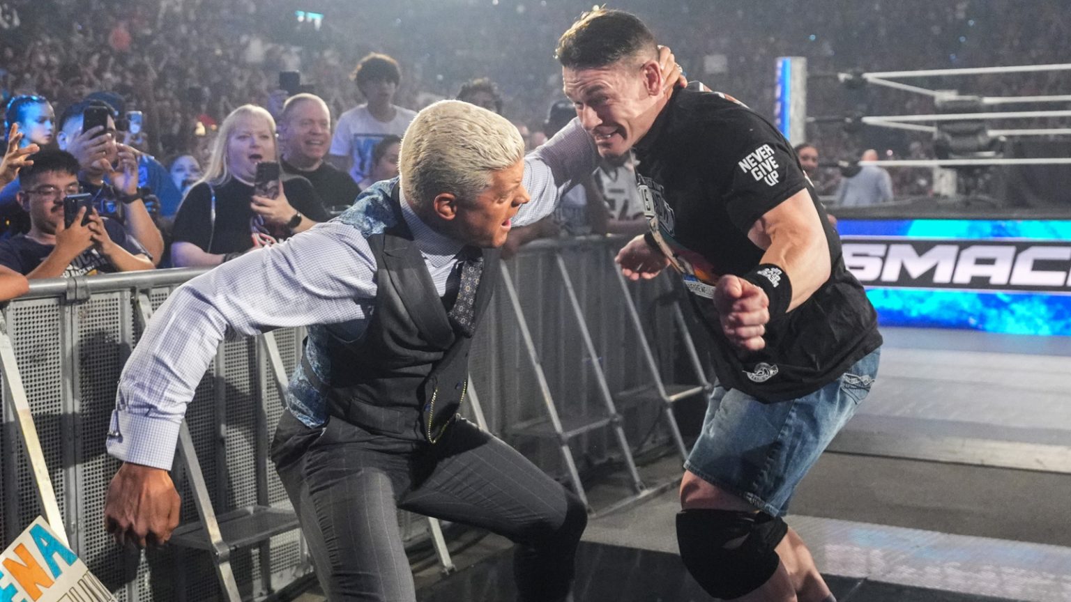 Mark Henry Destila el mensaje de John Cena de la firma del contrato de ...