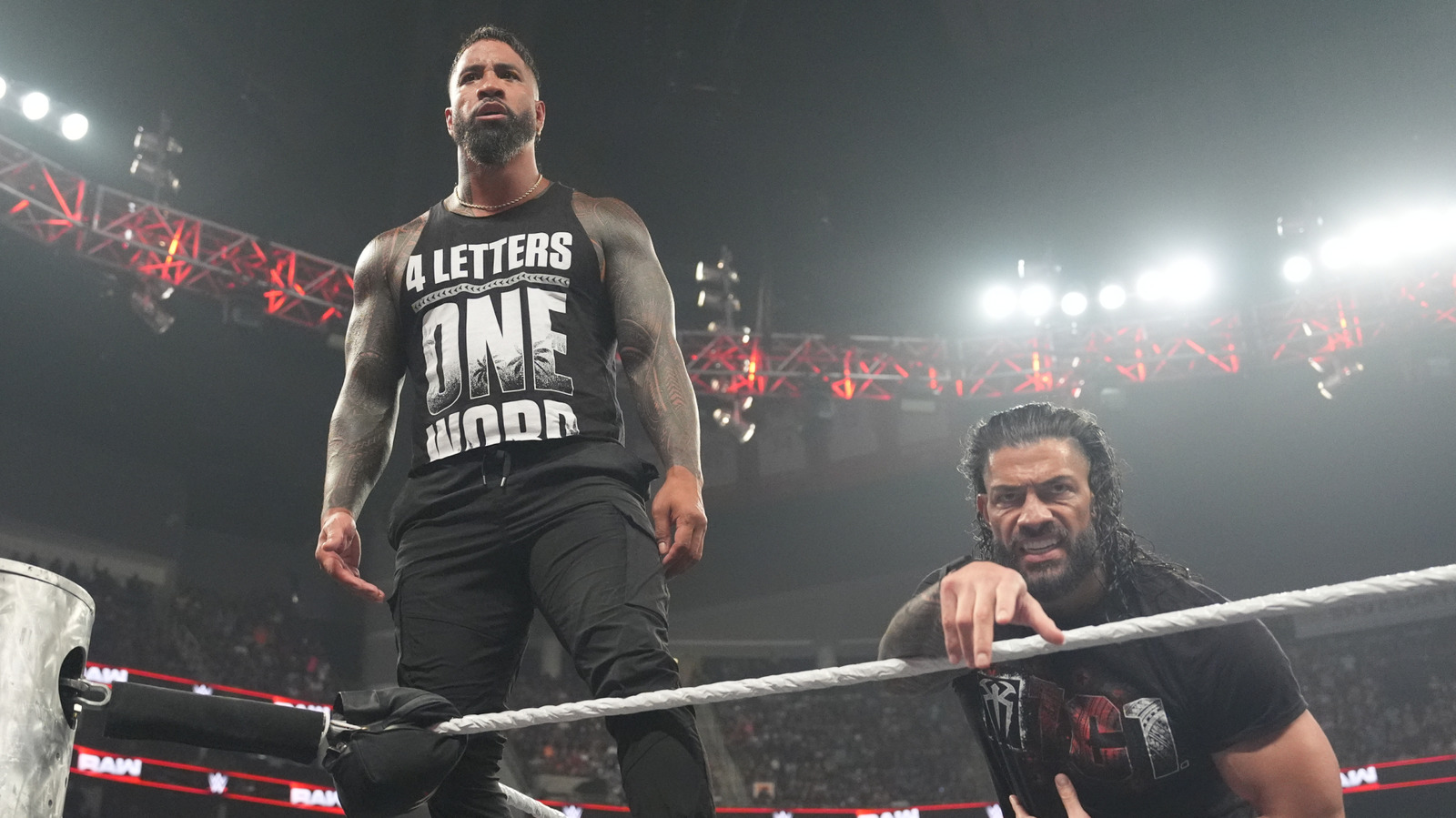 Roman Reigns y Jey Uso Conquer Breakker & Reed para comenzar a WWE Summerslam 2025